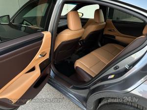 Grey Lexus ES 2020 in Tallinn, with an engine capacity of 2.50 L and mileage of 104 thousand km for 29900 €, photo 11 on AUTOMOTO.COM.LV