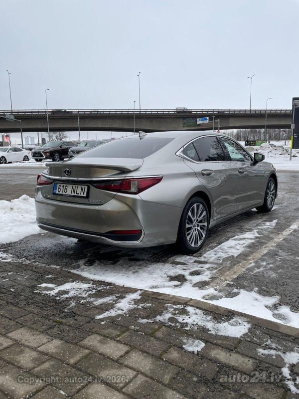 Pelēks Lexus ES 2021 Tallina, ar dzinēja tilpumu 2.50 L un nobraukumu 45 tūkst. km par 35000 €, foto 3 vietnē AUTOMOTO.COM.LV