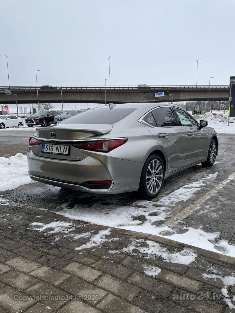 Pelēks Lexus ES 2021 Tallina, ar dzinēja tilpumu 2.50 L un nobraukumu 45 tūkst. km par 35000 €, foto 3 vietnē AUTOMOTO.COM.LV
