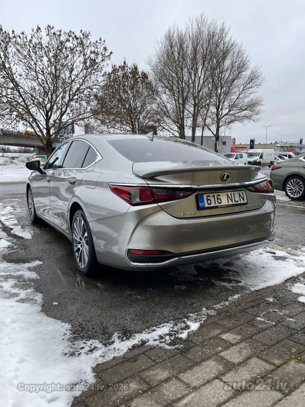 Pelēks Lexus ES 2021 Tallina, ar dzinēja tilpumu 2.50 L un nobraukumu 45 tūkst. km par 35000 €, foto 4 vietnē AUTOMOTO.COM.LV