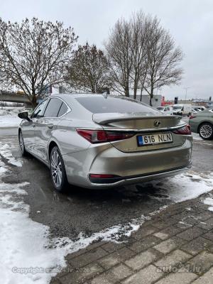 Pelēks Lexus ES 2021 Tallina, ar dzinēja tilpumu 2.50 L un nobraukumu 45 tūkst. km par 35000 €, foto 4 vietnē AUTOMOTO.COM.LV