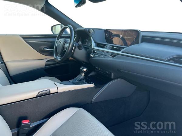 Pelēks Lexus ES 2021 Rīga, ar dzinēja tilpumu 2.50 L un nobraukumu 71 tūkst. km par 33000 €, foto 6 vietnē AUTOMOTO.COM.LV