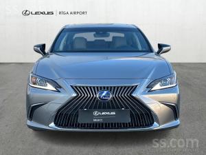 Grey Lexus ES 2021 in Riga, with an engine capacity of 2.50 L and mileage of 71 thousand km for 33000 €, photo 6 on AUTOMOTO.COM.LV