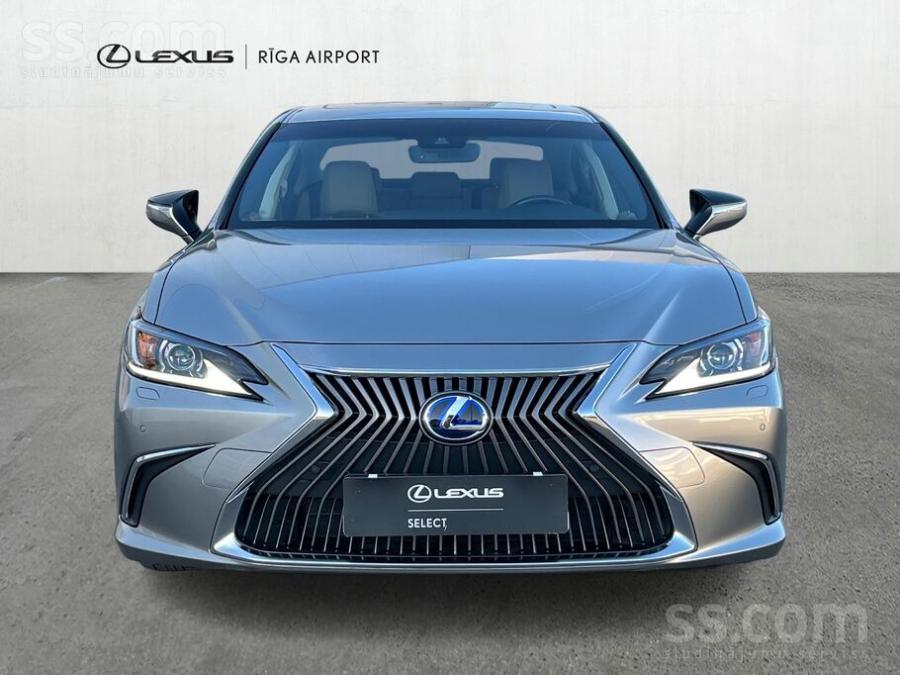 Grey Lexus ES 2021 in Riga, with an engine capacity of 2.50 L and mileage of 71 thousand km for 33000 €, photo 6 on AUTOMOTO.COM.LV