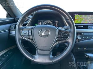 Grey Lexus ES 2021 in Riga, with an engine capacity of 2.50 L and mileage of 71 thousand km for 33000 €, photo 13 on AUTOMOTO.COM.LV