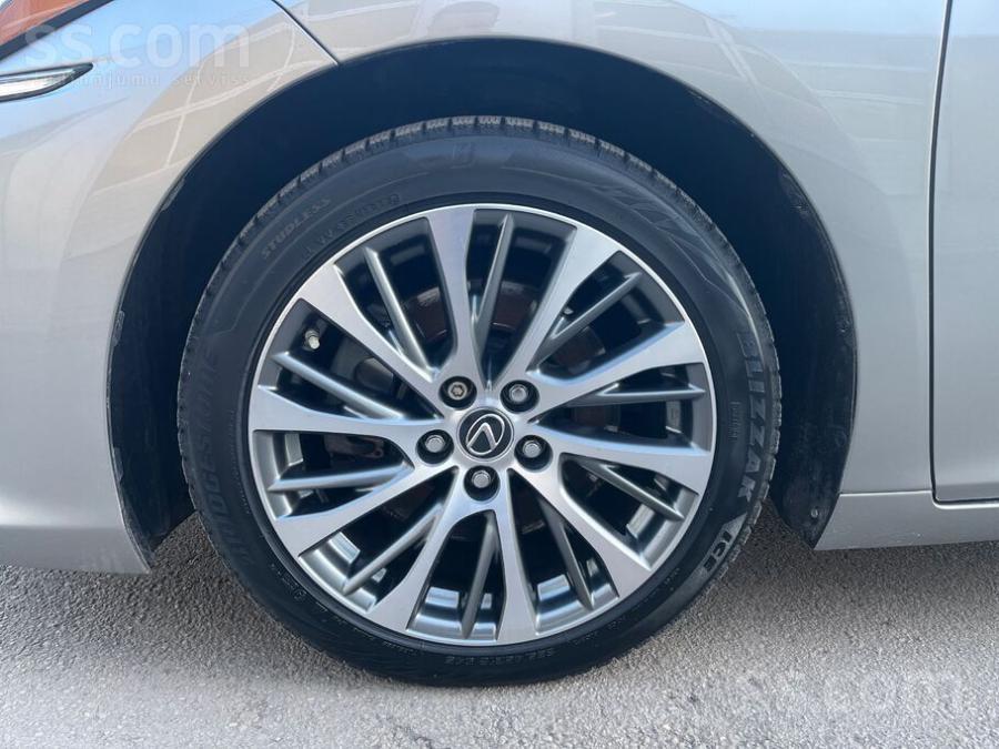 Grey Lexus ES 2021 in Riga, with an engine capacity of 2.50 L and mileage of 71 thousand km for 33000 €, photo 16 on AUTOMOTO.COM.LV
