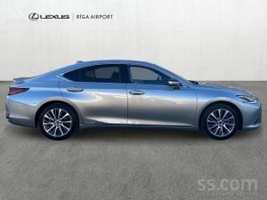 Grey Lexus ES 2021 in Riga, with an engine capacity of 2.50 L and mileage of 71 thousand km for 33000 €, photo 17 on AUTOMOTO.COM.LV