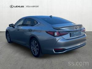 Grey Lexus ES 2021 in Riga, with an engine capacity of 2.50 L and mileage of 71 thousand km for 33000 €, photo 18 on AUTOMOTO.COM.LV