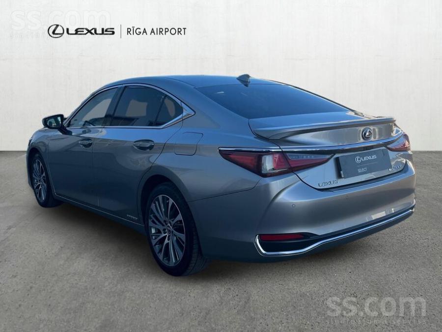Grey Lexus ES 2021 in Riga, with an engine capacity of 2.50 L and mileage of 71 thousand km for 33000 €, photo 18 on AUTOMOTO.COM.LV
