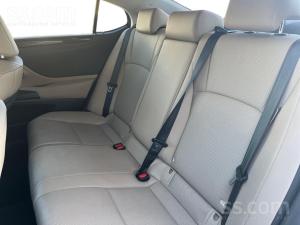 Grey Lexus ES 2021 in Riga, with an engine capacity of 2.50 L and mileage of 71 thousand km for 33000 €, photo 20 on AUTOMOTO.COM.LV