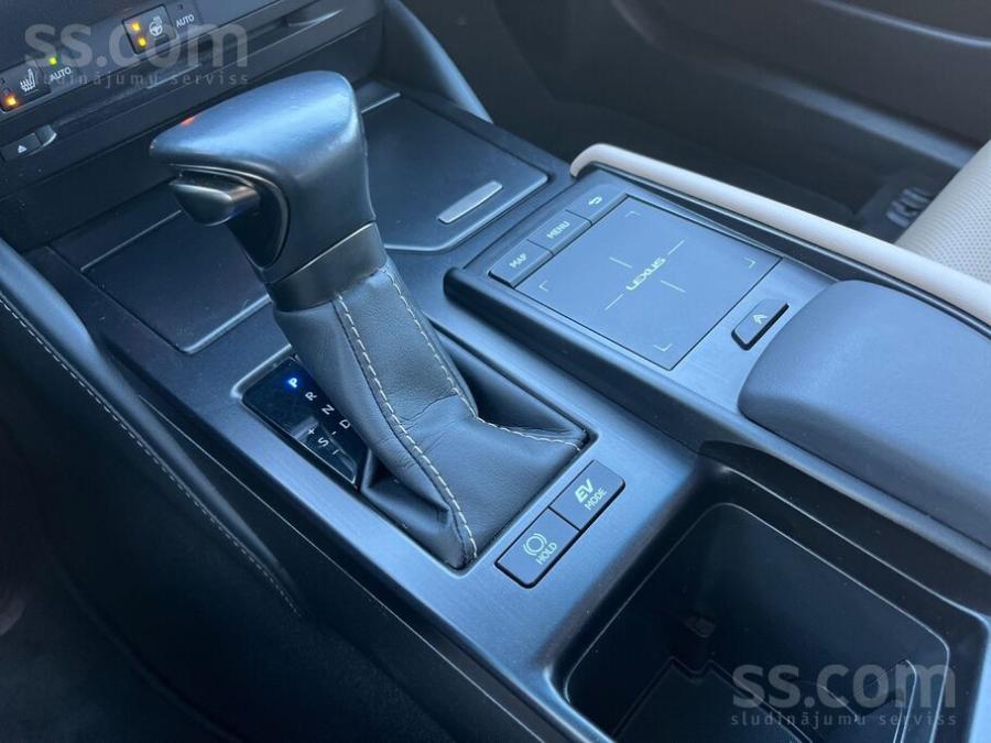 Grey Lexus ES 2021 in Riga, with an engine capacity of 2.50 L and mileage of 71 thousand km for 33000 €, photo 21 on AUTOMOTO.COM.LV