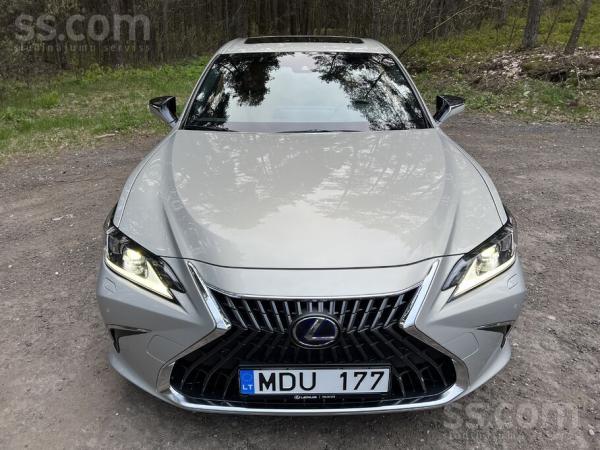 Серый Лексус ЕС 2021 в Рига, объемом двигателя 2.50 л и пробегом 102 тыс. км за 29900 €, фото 1 на AUTOMOTO.COM.LV