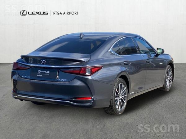 Pelēks Lexus ES 2022 Rīga, ar dzinēja tilpumu 2.50 L un nobraukumu 90 tūkst. km par 34000 €, foto 2 vietnē AUTOMOTO.COM.LV