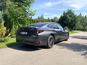 Grey Lexus ES 2022 in Riga, with an engine capacity of 2.50 L and mileage of 92 thousand km for 36500 €, photo 5 on AUTOMOTO.COM.LV