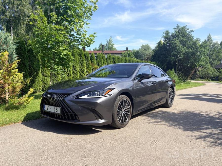 Grey Lexus ES 2022 in Riga, with an engine capacity of 2.50 L and mileage of 92 thousand km for 36500 €, photo 7 on AUTOMOTO.COM.LV