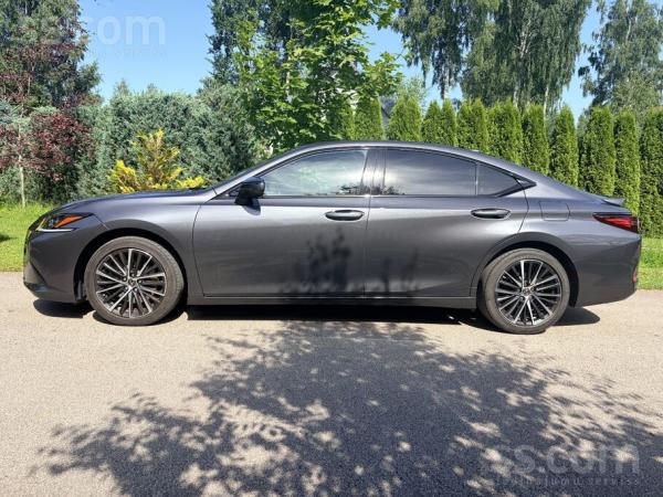 Grey Lexus ES 2022 in Riga, with an engine capacity of 2.50 L and mileage of 92 thousand km for 36500 €, photo 7 on AUTOMOTO.COM.LV