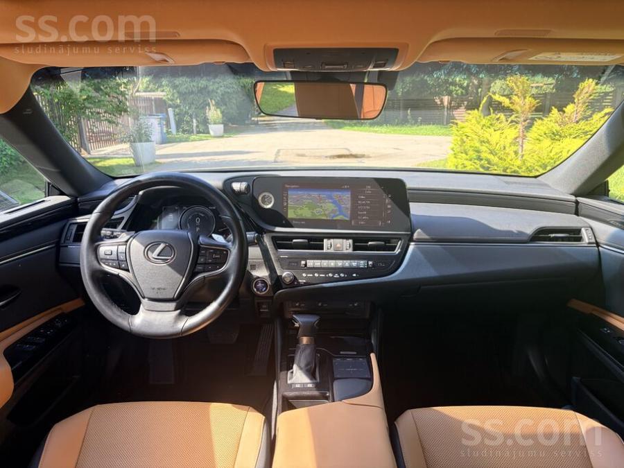 Grey Lexus ES 2022 in Riga, with an engine capacity of 2.50 L and mileage of 92 thousand km for 36500 €, photo 11 on AUTOMOTO.COM.LV