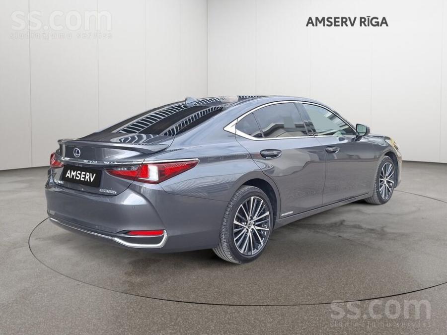 Pelēks Lexus ES 2022 Rīga, ar dzinēja tilpumu 2.50 L un nobraukumu 111 tūkst. km par 32900 €, foto 3 vietnē AUTOMOTO.COM.LV