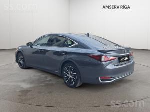Pelēks Lexus ES 2022 Rīga, ar dzinēja tilpumu 2.50 L un nobraukumu 111 tūkst. km par 32900 €, foto 5 vietnē AUTOMOTO.COM.LV