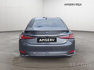 Pelēks Lexus ES 2022 Rīga, ar dzinēja tilpumu 2.50 L un nobraukumu 111 tūkst. km par 32900 €, foto 7 vietnē AUTOMOTO.COM.LV
