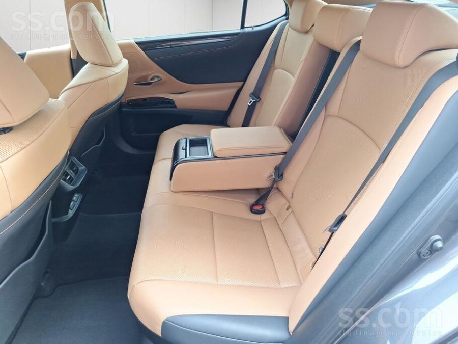 Pelēks Lexus ES 2022 Rīga, ar dzinēja tilpumu 2.50 L un nobraukumu 111 tūkst. km par 32900 €, foto 12 vietnē AUTOMOTO.COM.LV