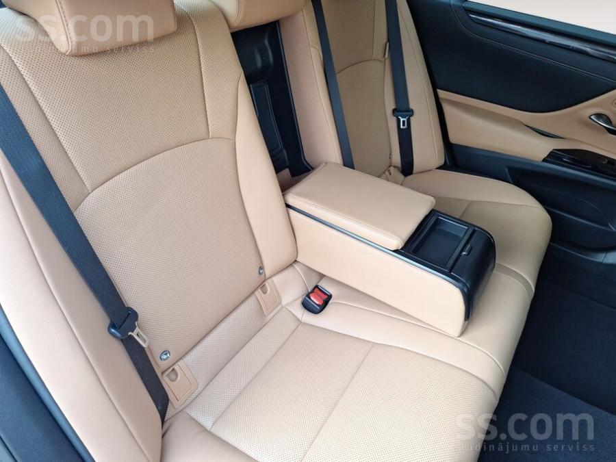 Pelēks Lexus ES 2022 Rīga, ar dzinēja tilpumu 2.50 L un nobraukumu 111 tūkst. km par 32900 €, foto 14 vietnē AUTOMOTO.COM.LV