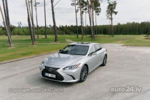 Pelēks Lexus ES 2023 Pērnava, ar dzinēja tilpumu 2.50 L un nobraukumu 45 tūkst. km par 43500 €, foto  vietnē AUTOMOTO.COM.LV