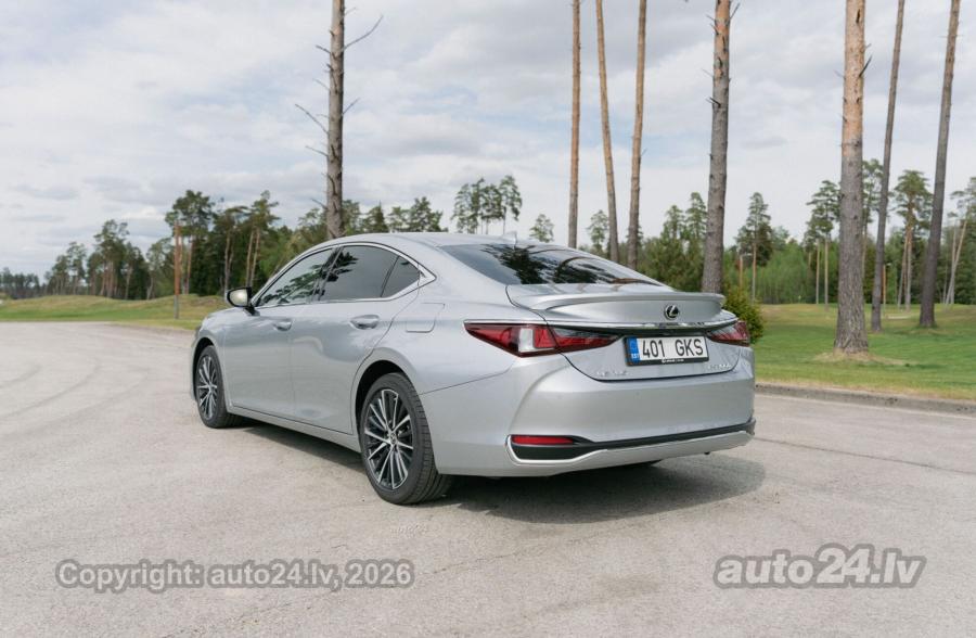 Grey Lexus ES 2023 in Parnu, with an engine capacity of 2.50 L and mileage of 45 thousand km for 43500 €, photo 6 on AUTOMOTO.COM.LV