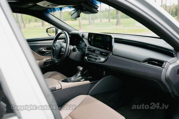 Grey Lexus ES 2023 in Parnu, with an engine capacity of 2.50 L and mileage of 45 thousand km for 43500 €, photo 9 on AUTOMOTO.COM.LV