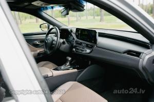Grey Lexus ES 2023 in Parnu, with an engine capacity of 2.50 L and mileage of 45 thousand km for 43500 €, photo 10 on AUTOMOTO.COM.LV