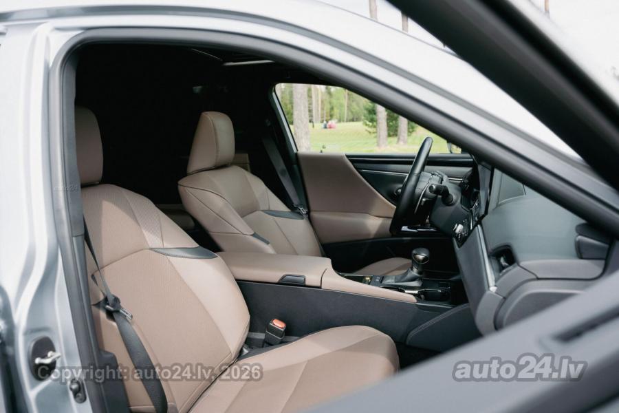 Grey Lexus ES 2023 in Parnu, with an engine capacity of 2.50 L and mileage of 45 thousand km for 43500 €, photo 11 on AUTOMOTO.COM.LV