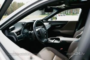 Grey Lexus ES 2023 in Parnu, with an engine capacity of 2.50 L and mileage of 45 thousand km for 43500 €, photo 15 on AUTOMOTO.COM.LV