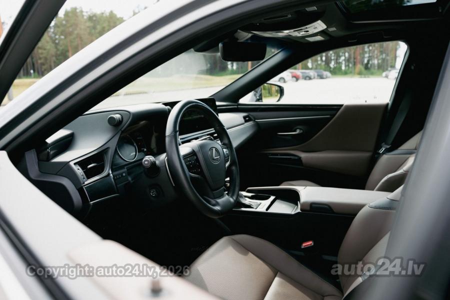 Grey Lexus ES 2023 in Parnu, with an engine capacity of 2.50 L and mileage of 45 thousand km for 43500 €, photo 15 on AUTOMOTO.COM.LV