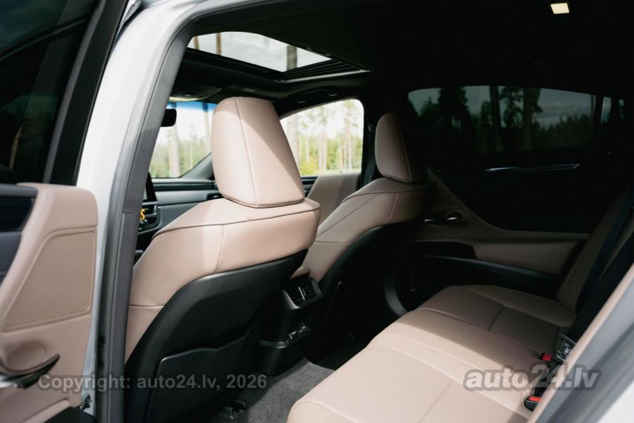 Grey Lexus ES 2023 in Parnu, with an engine capacity of 2.50 L and mileage of 45 thousand km for 43500 €, photo 16 on AUTOMOTO.COM.LV