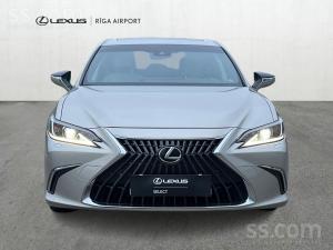 Серый Лексус ЕС 2023 в Рига, объемом двигателя 2.50 л и пробегом 10 тыс. км за 41900 €, фото 6 на AUTOMOTO.COM.LV