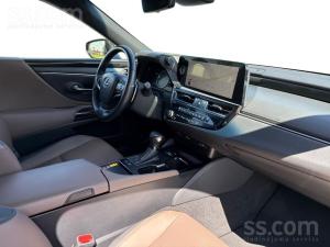 Pelēks Lexus ES 2023 Rīga, ar dzinēja tilpumu 2.50 L un nobraukumu 31 tūkst. km par 39900 €, foto 7 vietnē AUTOMOTO.COM.LV