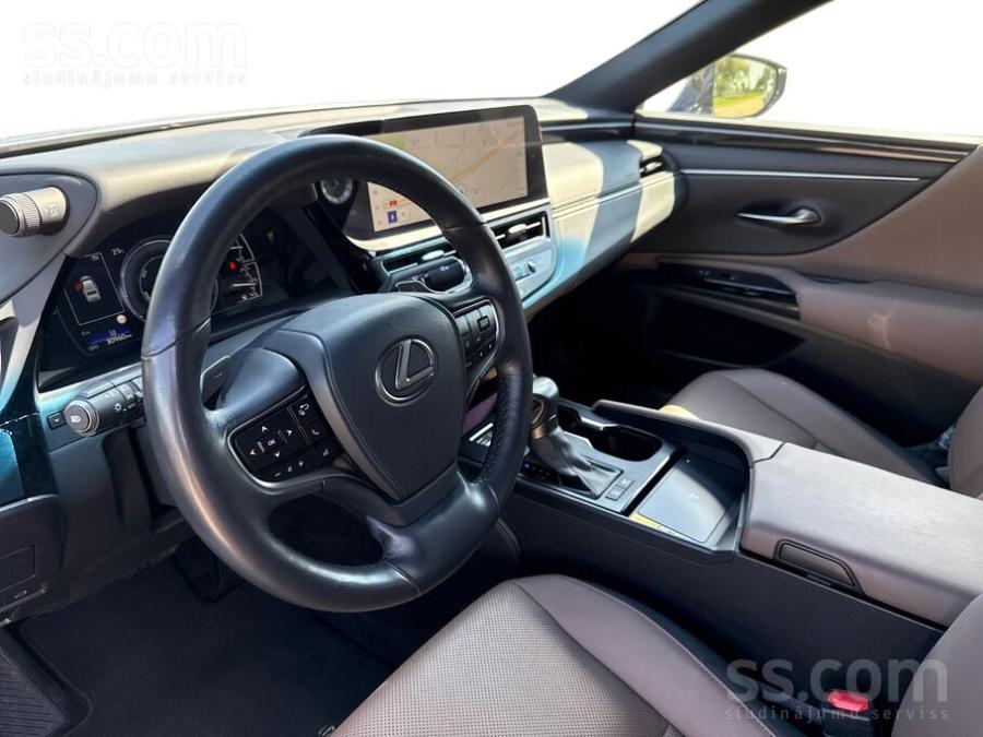 Pelēks Lexus ES 2023 Rīga, ar dzinēja tilpumu 2.50 L un nobraukumu 31 tūkst. km par 39900 €, foto 12 vietnē AUTOMOTO.COM.LV