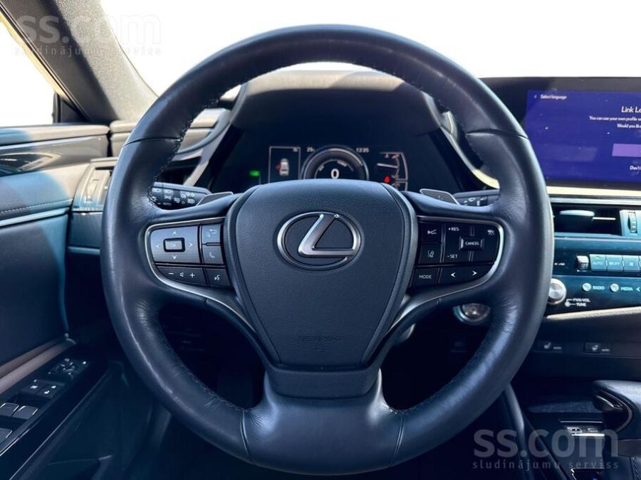 Pelēks Lexus ES 2023 Rīga, ar dzinēja tilpumu 2.50 L un nobraukumu 31 tūkst. km par 39900 €, foto 13 vietnē AUTOMOTO.COM.LV