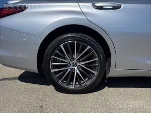 Pelēks Lexus ES 2023 Rīga, ar dzinēja tilpumu 2.50 L un nobraukumu 31 tūkst. km par 39900 €, foto 16 vietnē AUTOMOTO.COM.LV