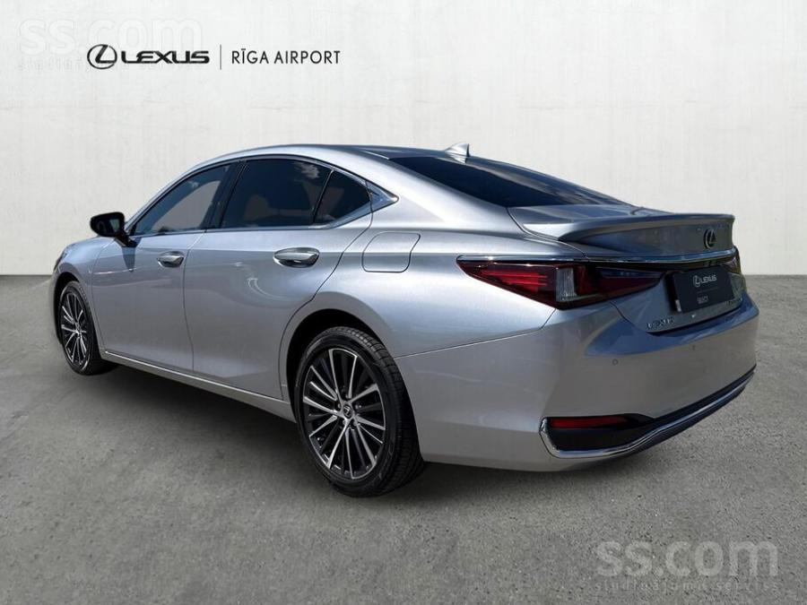 Pelēks Lexus ES 2023 Rīga, ar dzinēja tilpumu 2.50 L un nobraukumu 31 tūkst. km par 39900 €, foto 18 vietnē AUTOMOTO.COM.LV