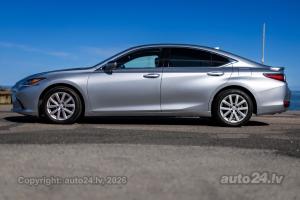 Grey Lexus ES 2023 in Tallinn, with an engine capacity of 2.50 L and mileage of 95 thousand km for 43000 €, photo 4 on AUTOMOTO.COM.LV
