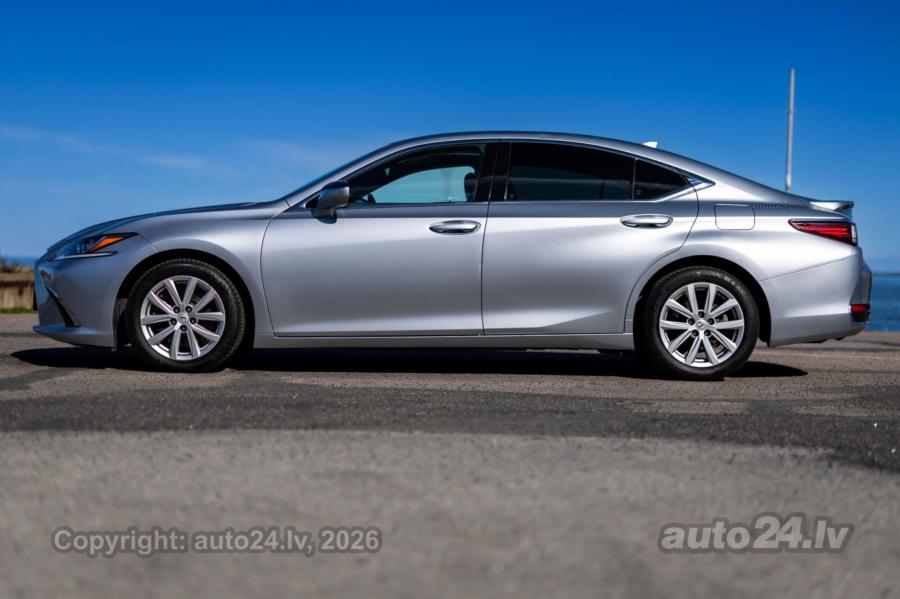 Grey Lexus ES 2023 in Tallinn, with an engine capacity of 2.50 L and mileage of 95 thousand km for 43000 €, photo 4 on AUTOMOTO.COM.LV