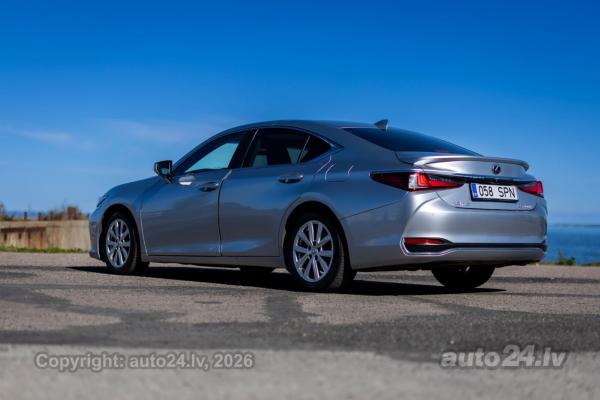 Lexus ES 2023 Tallina vietnē Pelēks Lexus ES 2023 Tallina, ar dzinēja tilpumu 2.50 L un nobraukumu 95 tūkst. km par 43000 €, foto 5 vietnē AUTOMOTO.COM.LV