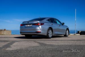 Grey Lexus ES 2023 in Tallinn, with an engine capacity of 2.50 L and mileage of 95 thousand km for 43000 €, photo 8 on AUTOMOTO.COM.LV
