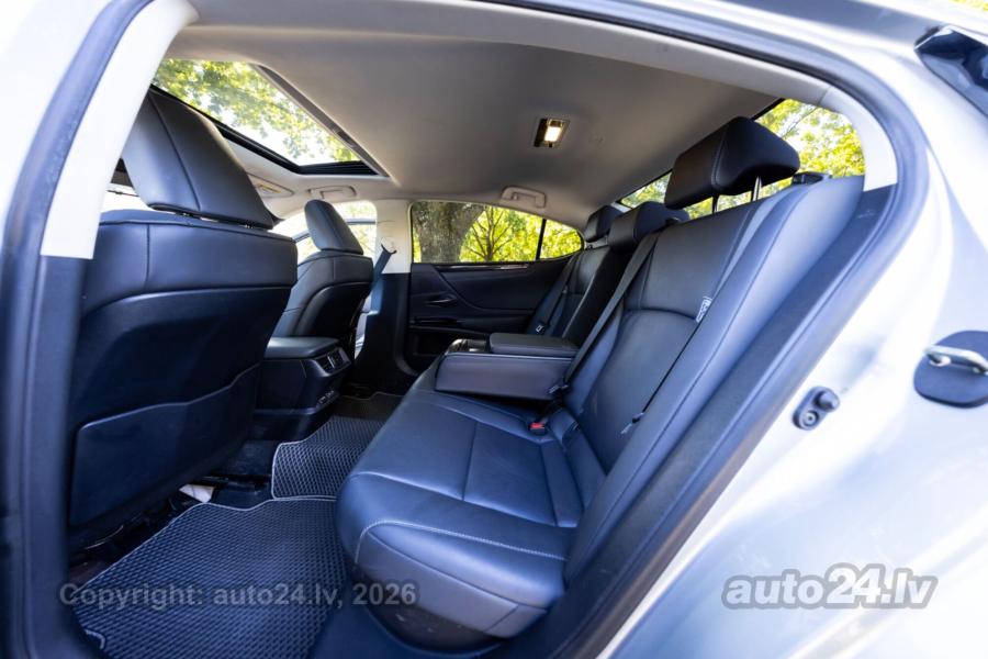 Grey Lexus ES 2023 in Tallinn, with an engine capacity of 2.50 L and mileage of 95 thousand km for 43000 €, photo 25 on AUTOMOTO.COM.LV