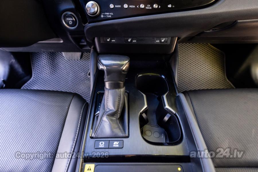Grey Lexus ES 2023 in Tallinn, with an engine capacity of 2.50 L and mileage of 95 thousand km for 43000 €, photo 26 on AUTOMOTO.COM.LV