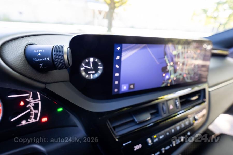 Grey Lexus ES 2023 in Tallinn, with an engine capacity of 2.50 L and mileage of 95 thousand km for 43000 €, photo 28 on AUTOMOTO.COM.LV