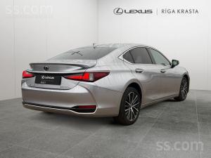 Pelēks Lexus ES 2024 Rīga, ar dzinēja tilpumu 2.50 L un nobraukumu 30 tūkst. km par 41900 €, foto 2 vietnē AUTOMOTO.COM.LV