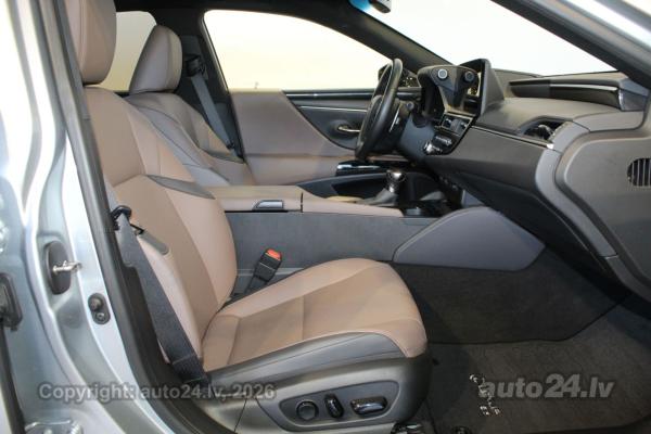 Grey Lexus ES 2024 in Tallinn, with an engine capacity of 2.50 L and mileage of 37 thousand km for 45490 €, photo 6 on AUTOMOTO.COM.LV