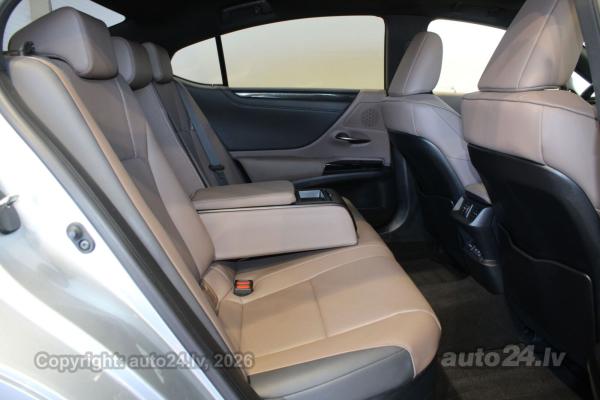 Grey Lexus ES 2024 in Tallinn, with an engine capacity of 2.50 L and mileage of 37 thousand km for 45490 €, photo 7 on AUTOMOTO.COM.LV